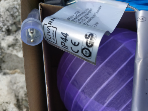 Jak włączać/wyłączać lampki LED przez gniazdko sterowane za pomocą Wi-Fi?